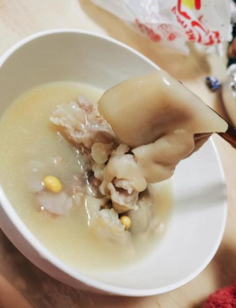 黄豆炖猪蹄汤怎么做_黄豆炖猪蹄汤的家常做法-第1张图片-山城妙识 黄豆炖猪蹄汤怎么做_黄豆炖猪蹄汤的家常做法-第1张图片-山城妙识