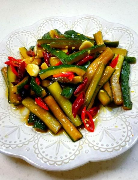 黄瓜小菜怎么腌制好吃_家常凉拌黄瓜做法大全-第1张图片-山城妙识