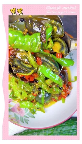 青椒皮蛋怎么做_四川风味正宗做法-第1张图片-山城妙识 青椒皮蛋怎么做_四川风味正宗做法-第1张图片-山城妙识