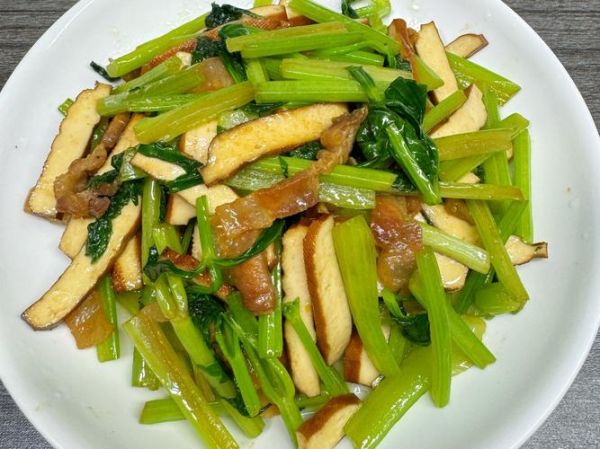 芹菜和什么一起炒好吃_芹菜炒什么最香-第3张图片-山城妙识