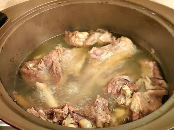 清炖大骨头怎么炖好吃_清炖大骨头汤的家常做法-第1张图片-山城妙识