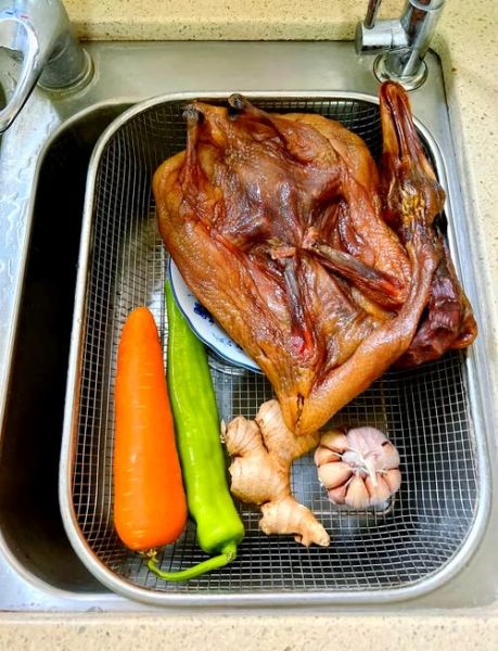 腊鸭怎么做好吃又简单_腊鸭蒸多久才够香-第1张图片-山城妙识