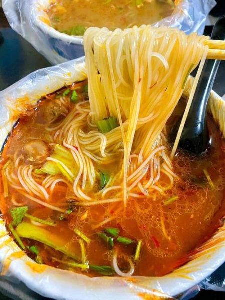 麻辣鸡丁米线怎么做_麻辣鸡丁米线热量高吗-第1张图片-山城妙识