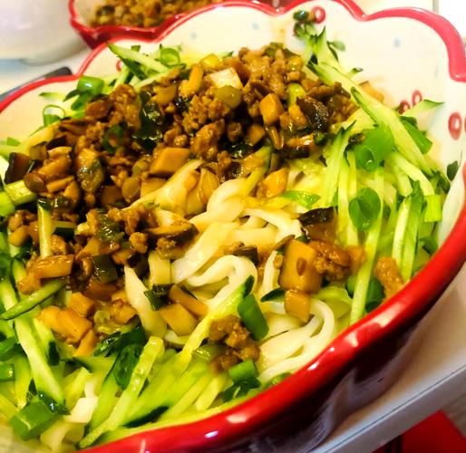 香菇炸酱面的酱怎么做_香菇炸酱面酱配方-第3张图片-山城妙识