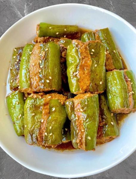 肉馅虎皮尖椒怎么做_虎皮尖椒肉馅怎么调-第3张图片-山城妙识