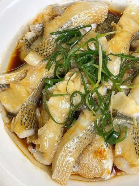 清蒸鱼用什么鱼最好吃_清蒸鱼蒸几分钟口感最嫩-第2张图片-山城妙识