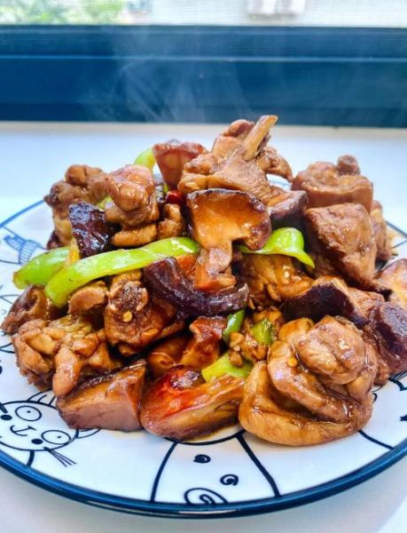 香菇炖鸡块怎么做_香菇炖鸡先焯水还是先炒-第1张图片-山城妙识