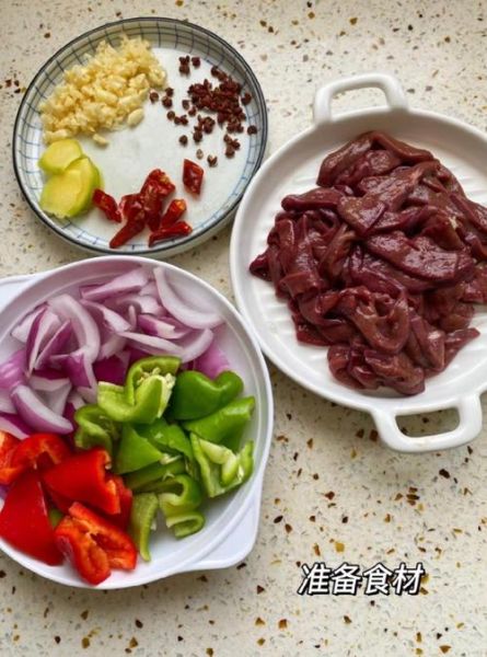 洋葱炒猪肝怎么炒好吃还嫩_猪肝嫩滑不腥的秘诀-第1张图片-山城妙识