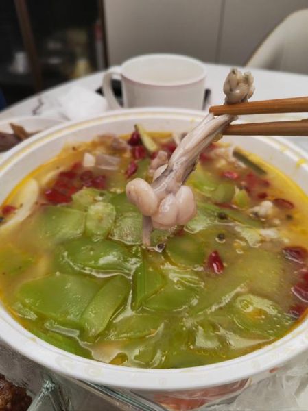 正宗黄鹤楼泡椒田鸡怎么做_泡椒田鸡腌制多久才入味-第3张图片-山城妙识 正宗黄鹤楼泡椒田鸡怎么做_泡椒田鸡腌制多久才入味-第3张图片-山城妙识