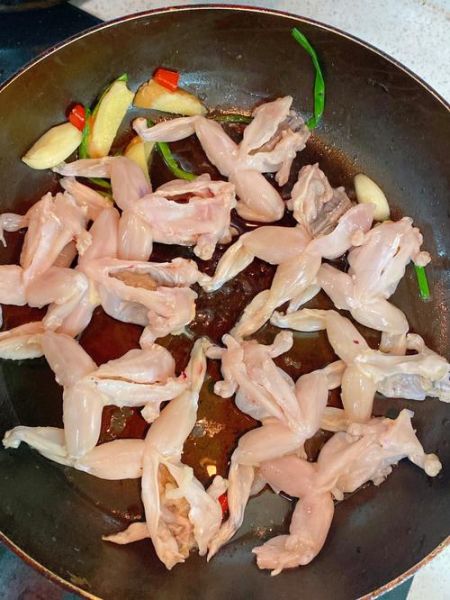 田鸡不能和什么一起吃_田鸡和什么食物相克-第3张图片-山城妙识 田鸡不能和什么一起吃_田鸡和什么食物相克-第3张图片-山城妙识