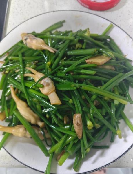 韭菜炒蛏子怎么做_韭菜炒蛏子需要焯水吗-第3张图片-山城妙识