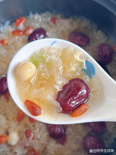银耳莲子粥怎么做粘稠_银耳莲子粥怎么做好喝-第1张图片-山城妙识