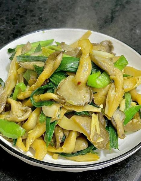 平菇搭配什么炒菜好吃_平菇炒什么菜最香-第1张图片-山城妙识