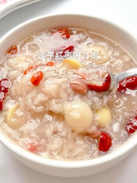 银耳莲子粥怎么做粘稠_银耳莲子粥怎么做好喝-第3张图片-山城妙识