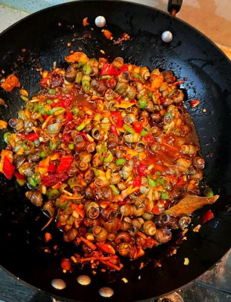 螺的做法大全_怎么炒田螺才干净不腥-第1张图片-山城妙识