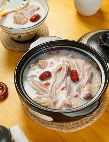 正宗猪肚鸡的做法_猪肚鸡汤底怎么熬才白-第1张图片-山城妙识