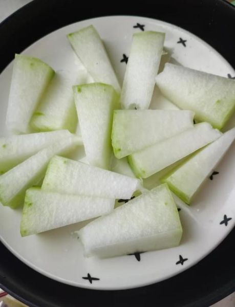 冬瓜馅饼最简单的做法_冬瓜馅饼怎么做不塌皮-第1张图片-山城妙识