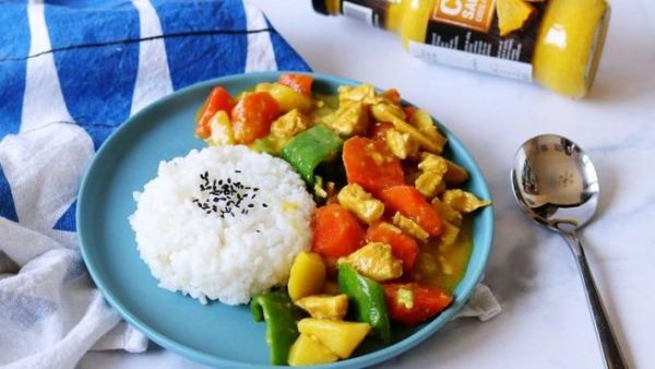 鸡肉咖喱饭怎么做_咖喱块什么时候放-第3张图片-山城妙识