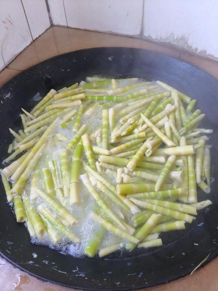 野生竹笋怎么做好吃_野生竹笋的做法大全-第3张图片-山城妙识