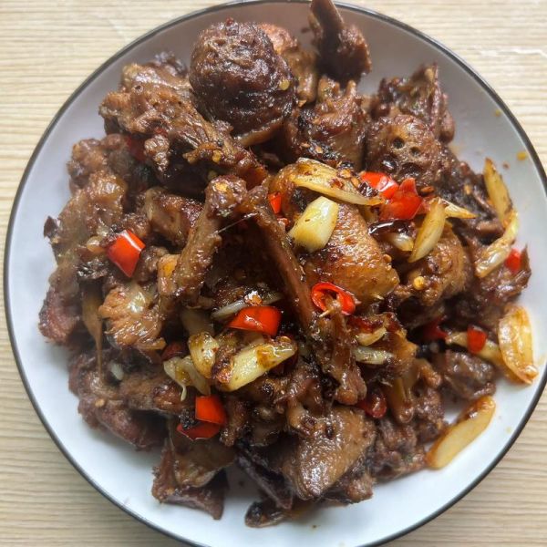 爆炒鸭肉怎么炒才嫩_爆炒鸭肉用焯水吗-第1张图片-山城妙识