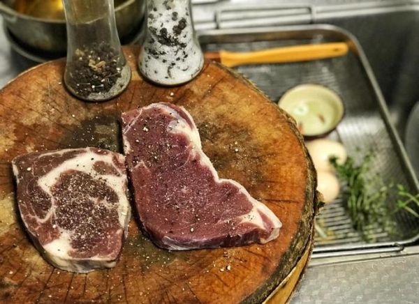 煎牛排几分熟最好_煎牛排用什么锅-第1张图片-山城妙识 煎牛排几分熟最好_煎牛排用什么锅-第1张图片-山城妙识
