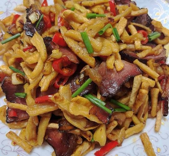 萝卜条炒腊肉怎么做_萝卜条炒腊肉用焯水吗-第3张图片-山城妙识 萝卜条炒腊肉怎么做_萝卜条炒腊肉用焯水吗-第3张图片-山城妙识