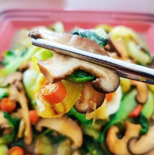 油菜炒香菇怎么做好吃_油菜炒香菇的家常做法-第3张图片-山城妙识