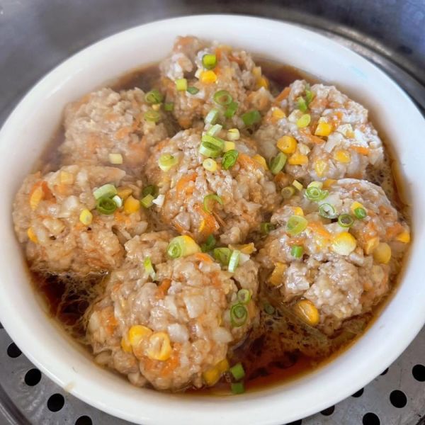 蒸猪肉丸子怎么做_蒸猪肉丸子需要蒸多久-第3张图片-山城妙识 蒸猪肉丸子怎么做_蒸猪肉丸子需要蒸多久-第3张图片-山城妙识