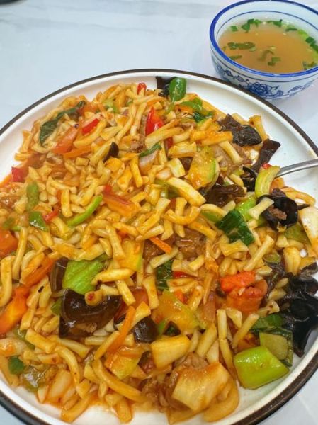 大肉芹菜丁丁炒面怎么做_家常炒面怎么炒不粘锅-第1张图片-山城妙识 大肉芹菜丁丁炒面怎么做_家常炒面怎么炒不粘锅-第1张图片-山城妙识