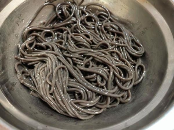 凉拌蕨根粉要泡多久_凉拌蕨根粉要煮多久-第3张图片-山城妙识 凉拌蕨根粉要泡多久_凉拌蕨根粉要煮多久-第3张图片-山城妙识