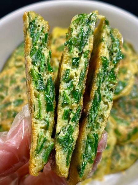 韭菜饼怎么做好吃又松软_韭菜饼松软秘诀-第2张图片-山城妙识 韭菜饼怎么做好吃又松软_韭菜饼松软秘诀-第2张图片-山城妙识