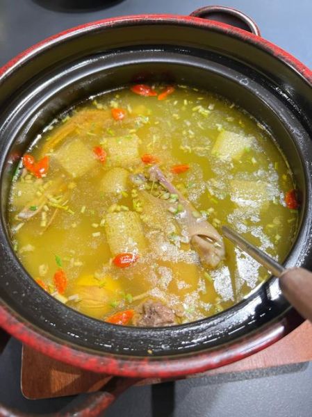 酸萝卜老鸭汤里放啥菜_配菜怎么选-第1张图片-山城妙识
