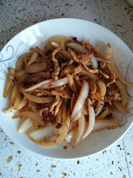 洋葱炒肉丝怎么炒才嫩_洋葱炒肉丝用哪个部位肉-第1张图片-山城妙识 洋葱炒肉丝怎么炒才嫩_洋葱炒肉丝用哪个部位肉-第1张图片-山城妙识