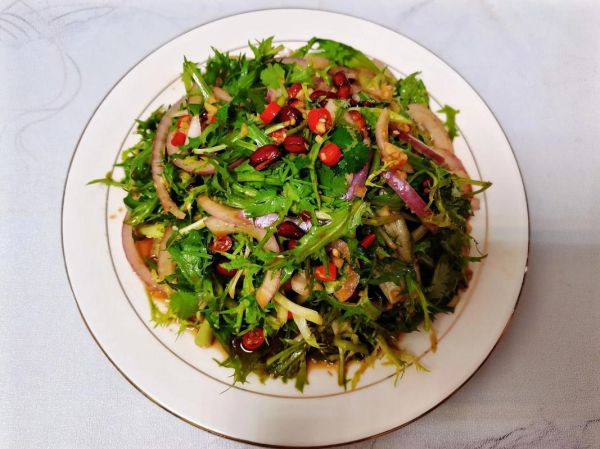 凉拌苦苣怎么做_苦苣凉拌要不要焯水-第3张图片-山城妙识