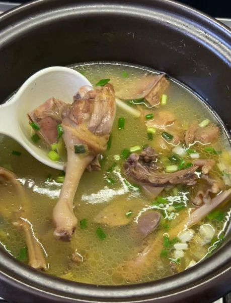 老鸭汤放什么炖好吃营养_老鸭汤放什么食材最滋补-第1张图片-山城妙识