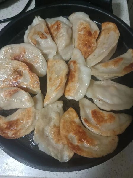 电饼铛做锅贴的做法_电饼铛锅贴怎么不粘锅-第1张图片-山城妙识 电饼铛做锅贴的做法_电饼铛锅贴怎么不粘锅-第1张图片-山城妙识