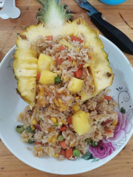 菠萝饭怎么做_菠萝饭最简单的做法-第1张图片-山城妙识