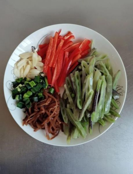 紫扁豆怎么炒好吃_紫扁豆炒什么最下饭-第1张图片-山城妙识 紫扁豆怎么炒好吃_紫扁豆炒什么最下饭-第1张图片-山城妙识