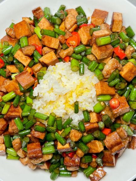 蒜苔炒米饭怎么做_蒜苔炒米饭的家常做法-第3张图片-山城妙识 蒜苔炒米饭怎么做_蒜苔炒米饭的家常做法-第3张图片-山城妙识