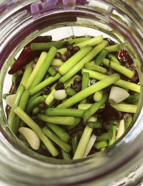 正宗蒜苔的腌制方法_蒜苔怎么腌才脆爽-第1张图片-山城妙识