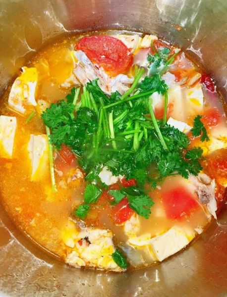 蕃茄鱼头汤怎么做_蕃茄鱼头汤的功效-第1张图片-山城妙识