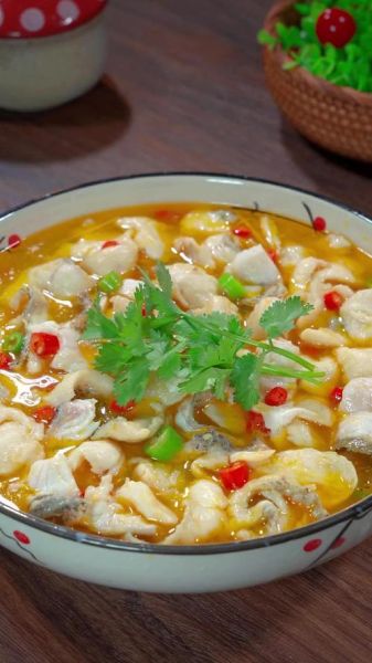 酸菜鱼片汤怎么做_酸菜鱼片汤做法视频-第1张图片-山城妙识