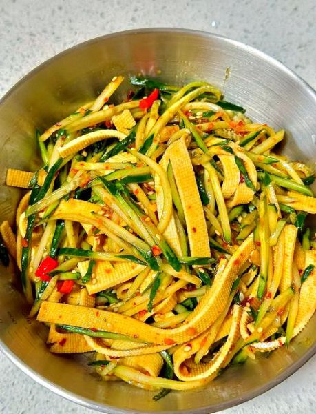 凉拌黄瓜拉皮怎么做_凉拌黄瓜拉皮怎么做好吃又脆-第3张图片-山城妙识