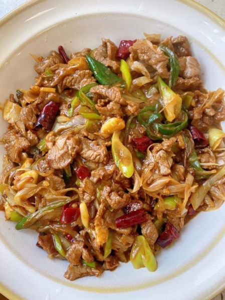 葱爆羊肉片怎么做_葱爆羊肉片用哪个部位-第2张图片-山城妙识 葱爆羊肉片怎么做_葱爆羊肉片用哪个部位-第2张图片-山城妙识