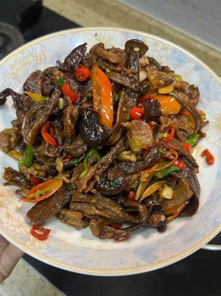 蘑菇炒肉怎么炒才好吃_正宗蘑菇炒肉做法-第1张图片-山城妙识 蘑菇炒肉怎么炒才好吃_正宗蘑菇炒肉做法-第1张图片-山城妙识