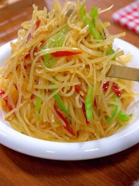 土豆丝怎么炒才脆不粘_土豆丝焯水还是过油-第3张图片-山城妙识 土豆丝怎么炒才脆不粘_土豆丝焯水还是过油-第3张图片-山城妙识