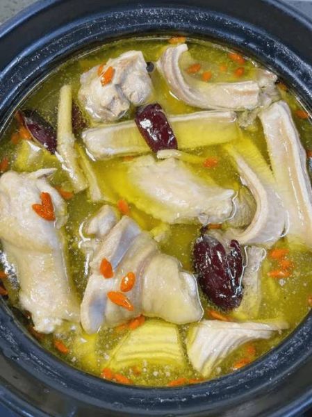 鸡肉炖汤怎么做好吃_鸡肉炖汤放什么料最香-第1张图片-山城妙识 鸡肉炖汤怎么做好吃_鸡肉炖汤放什么料最香-第1张图片-山城妙识