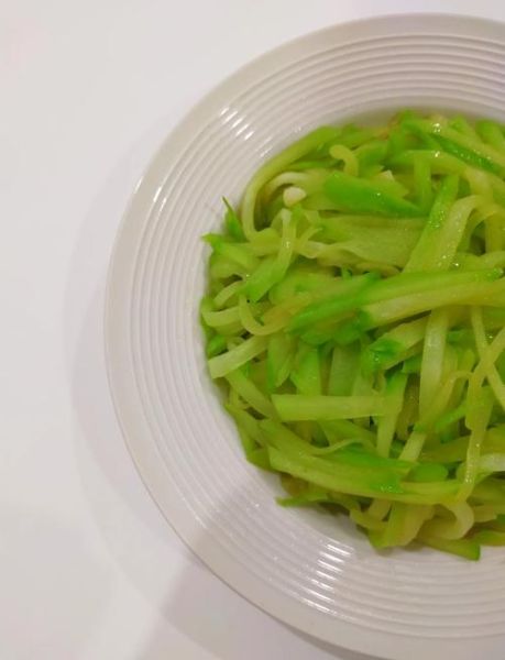 炝拌佛手瓜怎么做_佛手瓜凉拌要不要焯水-第2张图片-山城妙识 炝拌佛手瓜怎么做_佛手瓜凉拌要不要焯水-第2张图片-山城妙识