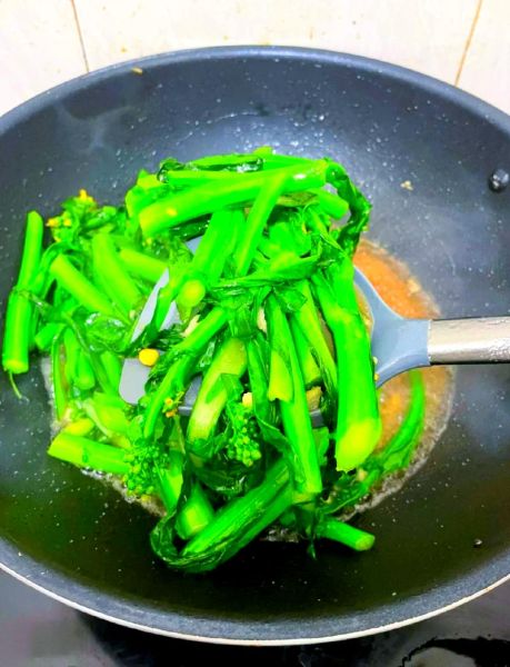菜心苗怎么炒_菜心苗炒几分钟才脆嫩-第1张图片-山城妙识 菜心苗怎么炒_菜心苗炒几分钟才脆嫩-第1张图片-山城妙识