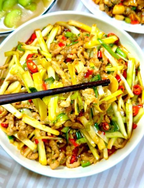 韭黄肉丝怎么做_韭黄炒肉丝的家常做法-第1张图片-山城妙识 韭黄肉丝怎么做_韭黄炒肉丝的家常做法-第1张图片-山城妙识